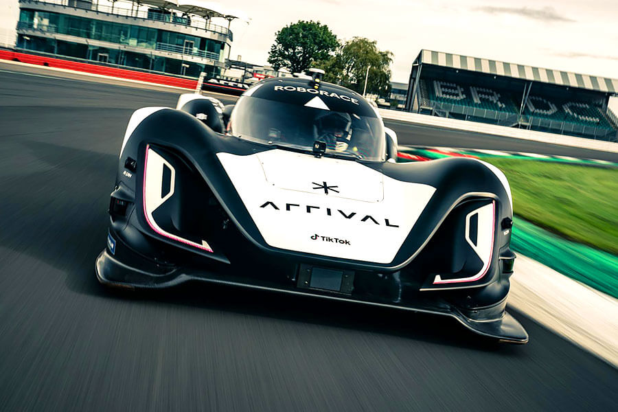 Roborace Devbot 2.0 橫眉怒目 一決雌雄 - FEATURES - TopGear