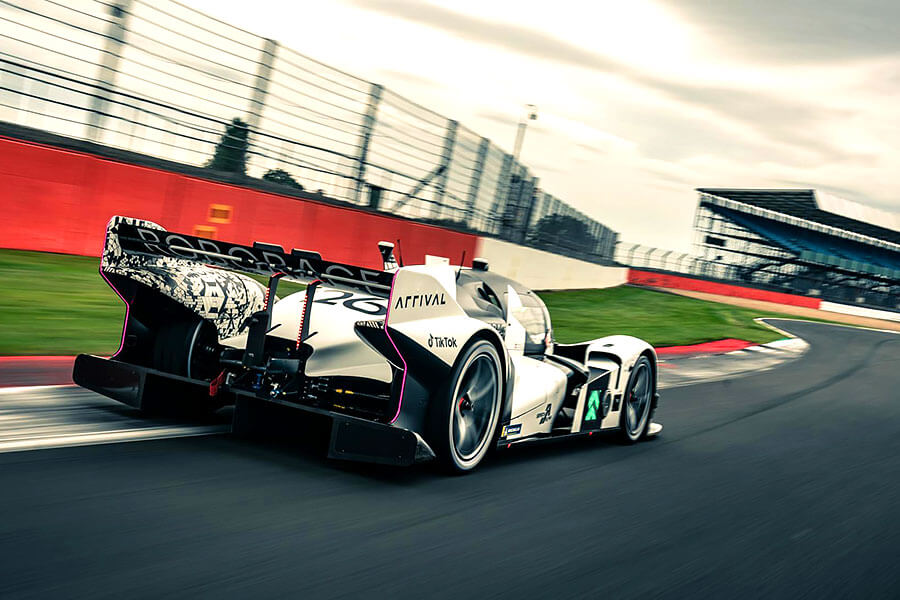 Roborace Devbot 2.0 橫眉怒目 一決雌雄 - FEATURES - TopGear