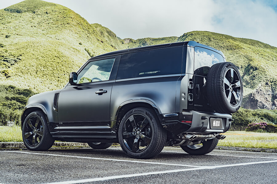 Land Rover Defender V8 八啦~888! - DRIVES - TopGear