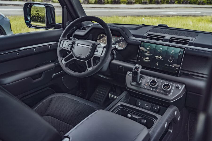 Land Rover Defender V8 八啦~888! - DRIVES - TopGear