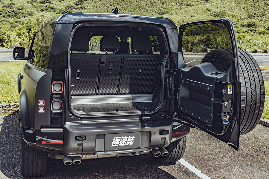 Land Rover Defender V8 八啦~888! - DRIVES - TopGear