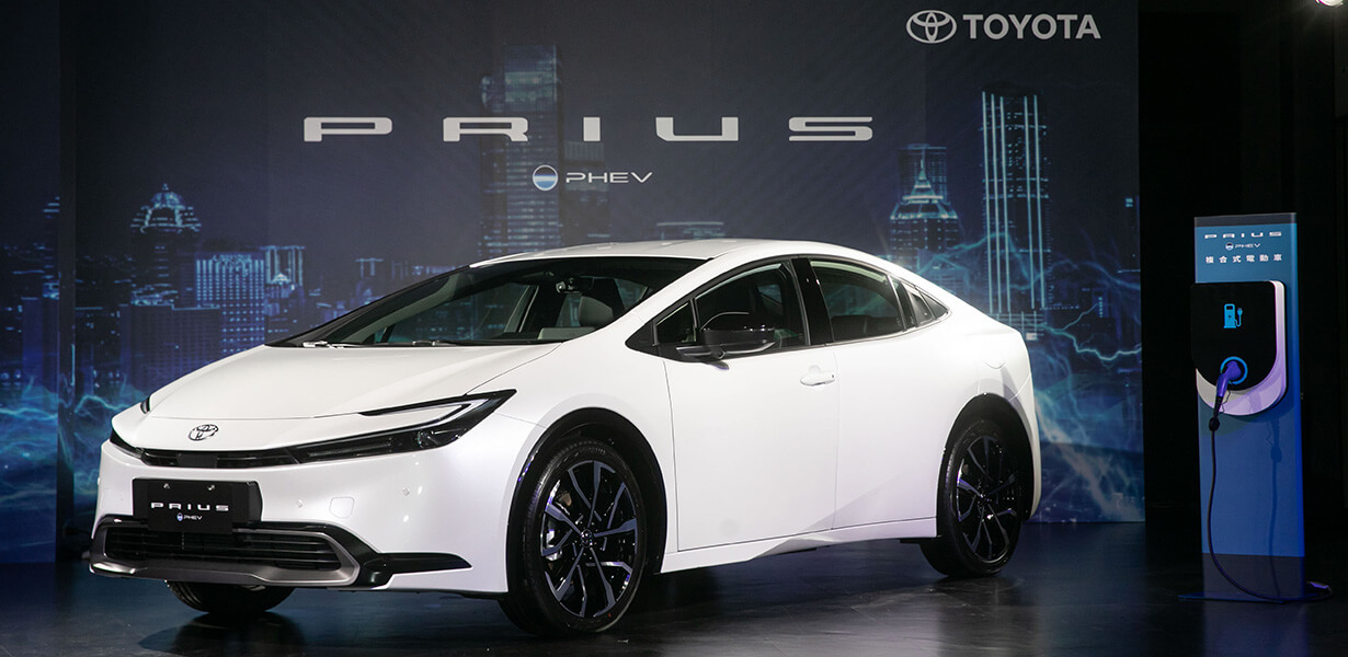 油耗137km/l、純電續航97km！新一代 Toyota Prius PHEV來了 - NEWS - TopGear