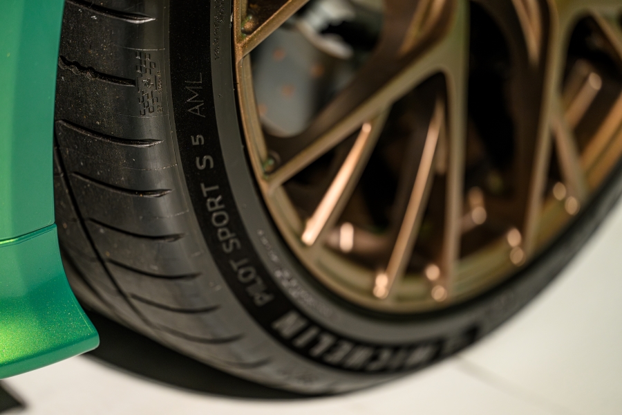 Aston Martin DB12登台 帥的渾然天成 - NEWS - TopGear